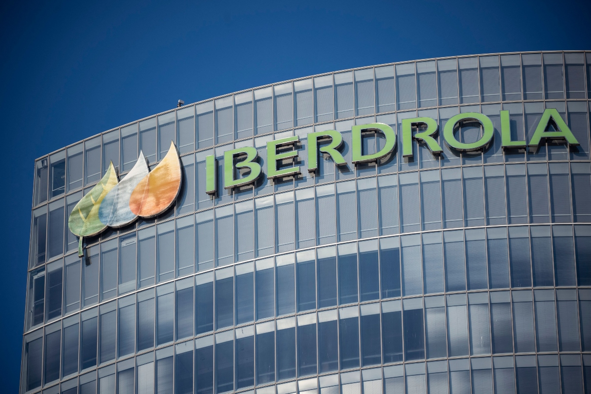 Firma Iberdrola contrato para la venta de 13 plantas - El Semanario de ...